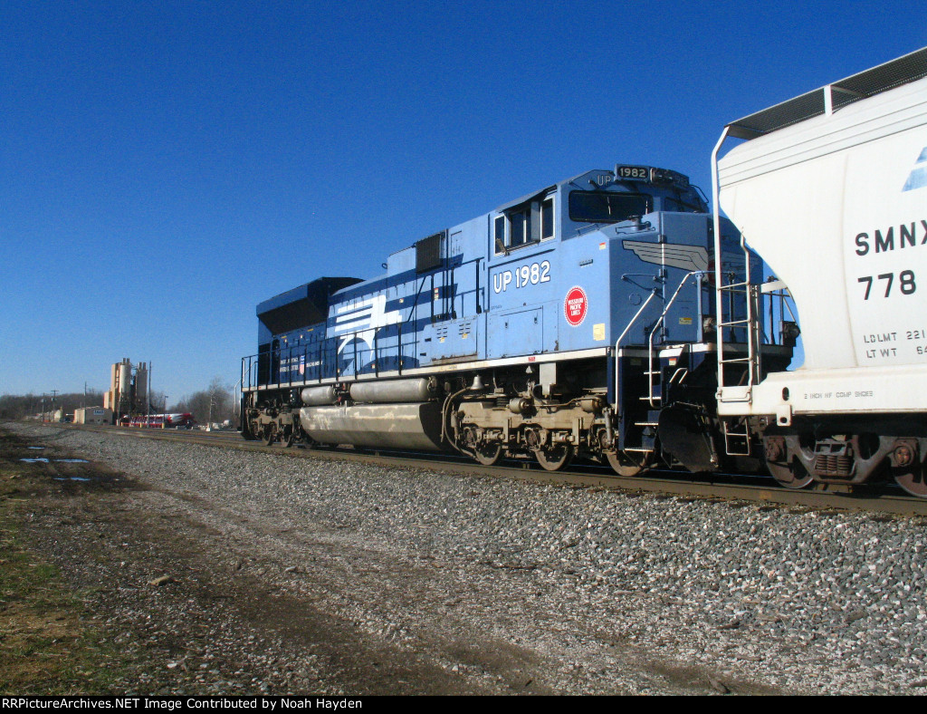 Union pacific #1982 on Q687